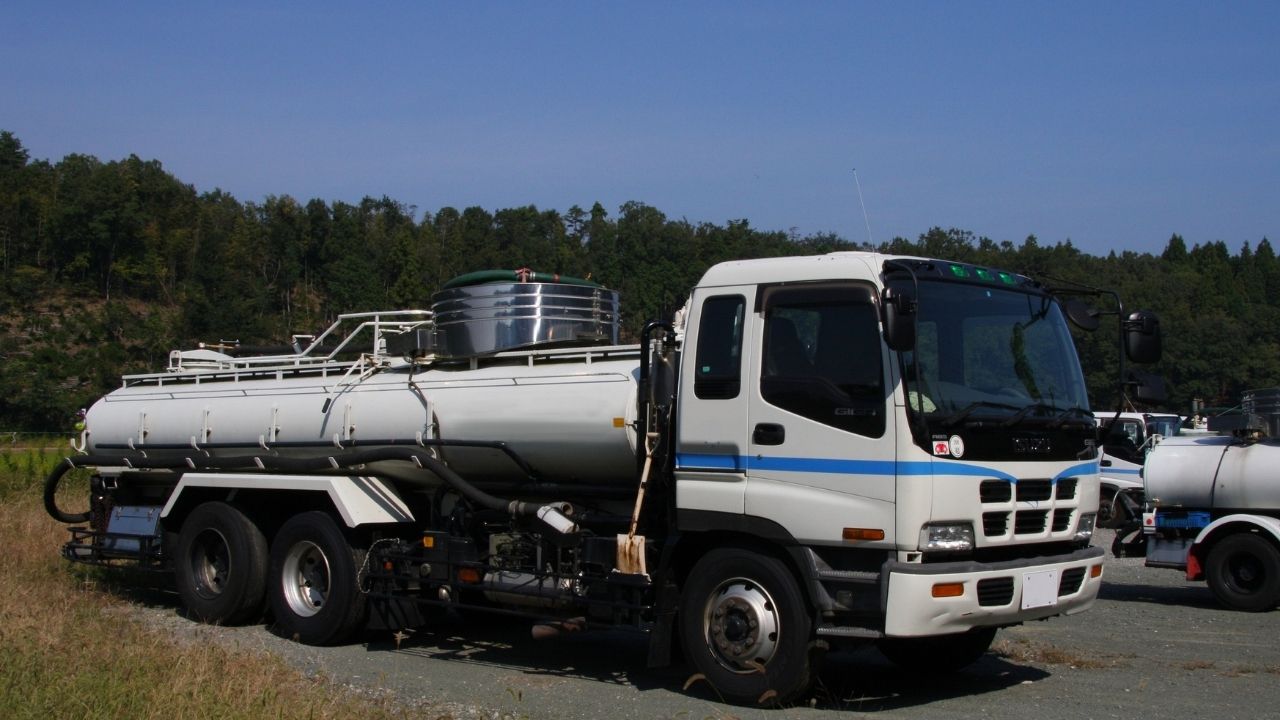 How Vacuum Trucks Save Time and Money in Utility Locates