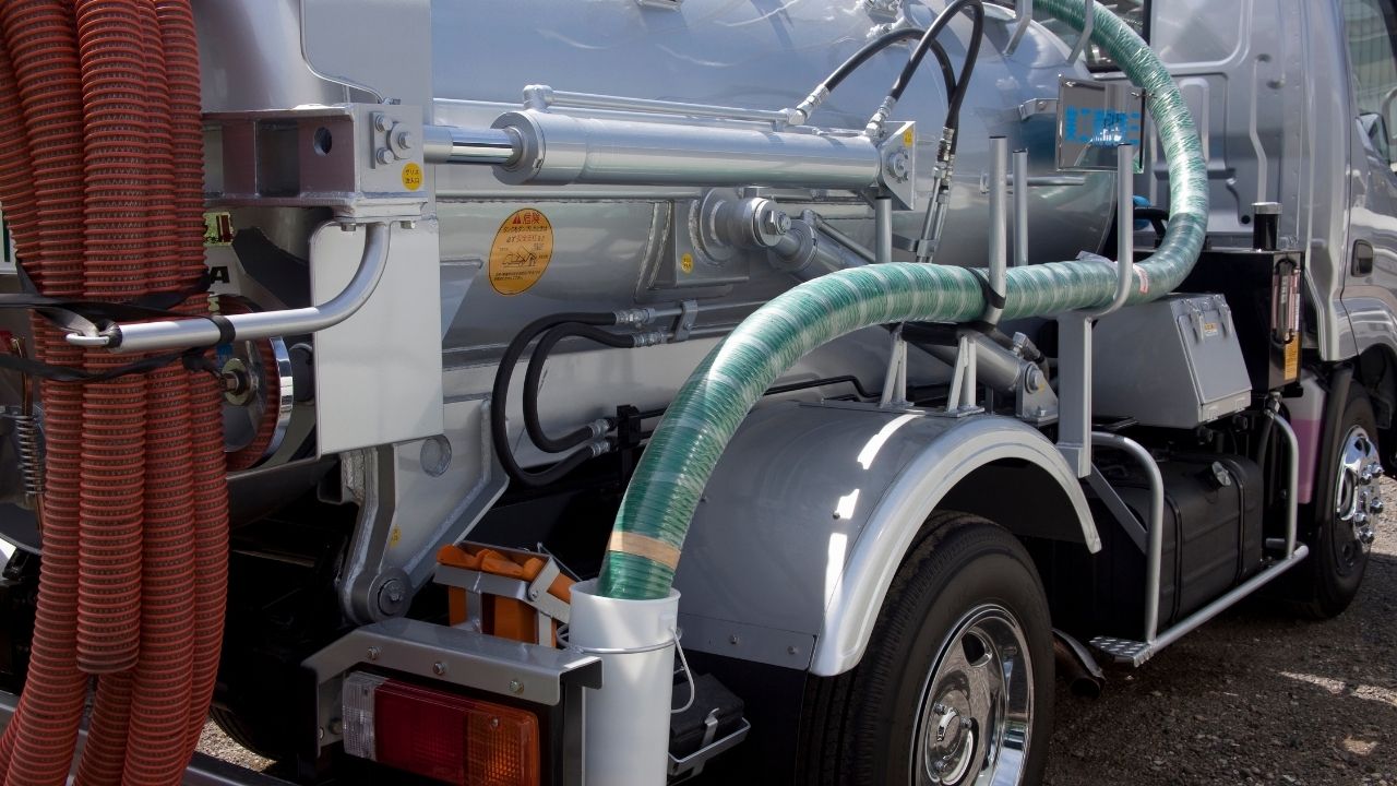When To Use A Vacuum Truck For Your Commercial Excavation